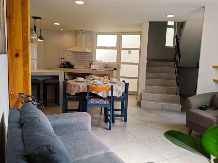 Casa De Dos Pisos Para Cuatro Personas - Pachuca