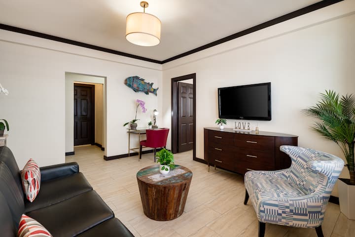 Miami Beach 2 Bedroom Apt, Kitchen, Pool, Beach - Miami Beach