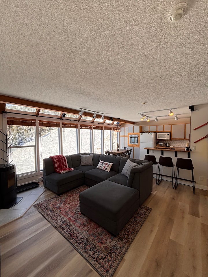 Perfection Slope Side - Ski-in/out - Big White Ski Resort, BC