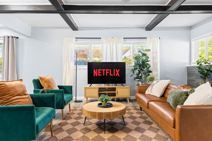 Cozy Lax Haven W/games: Disney, Sofi, Beach&more! - Redondo Beach, CA