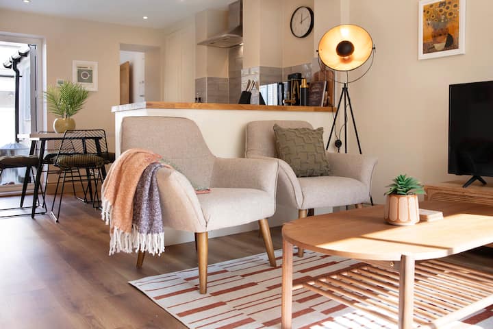 Beautifully Refurbished Cottage In Lower Wivenhoe. - Colchester