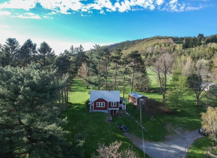 Cottage Behind Catskill Brewery - Livingston Manor, NY
