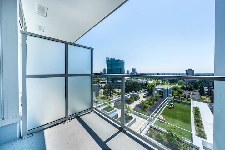 Surrey Central New Apartment - Surrey