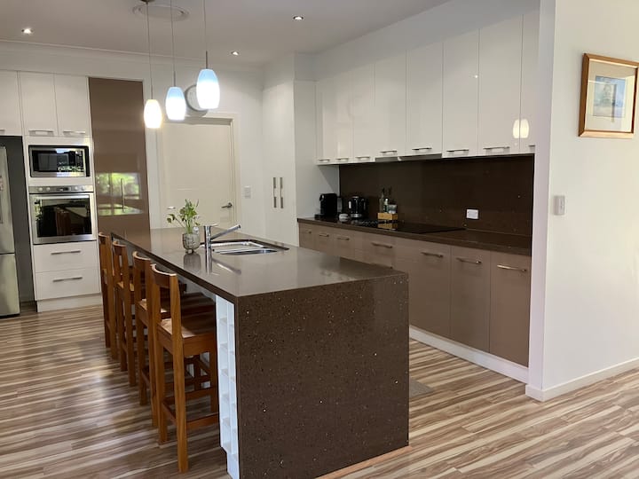 Paddy’s On Daly Rm 1 Bed And Breakfast - MacLeay Island