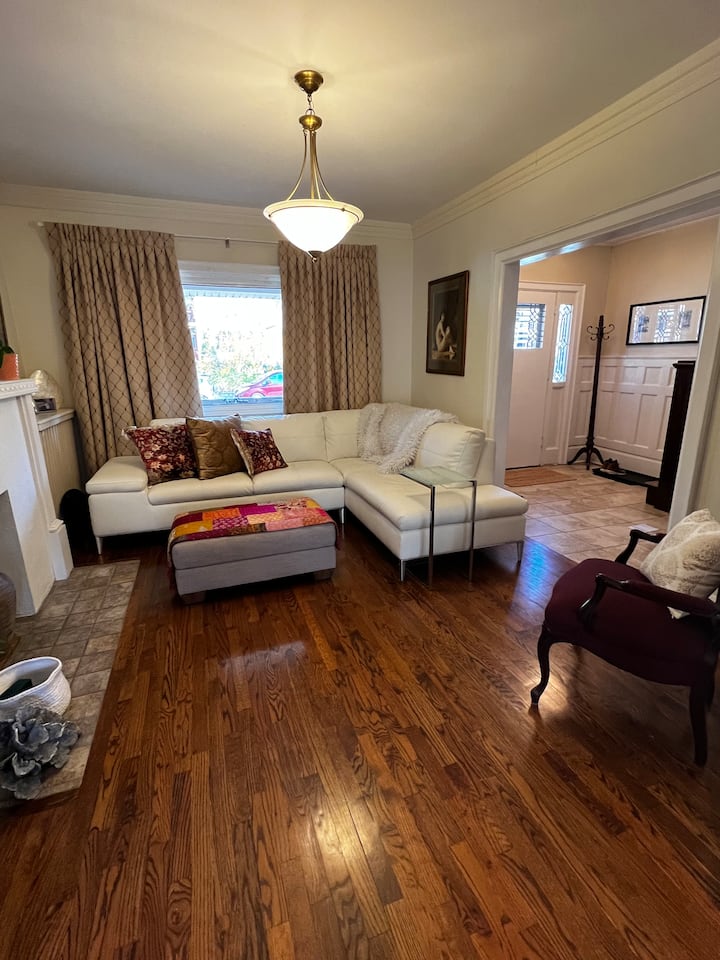 Sunny Comfy Bedroom In Junction - Toronto