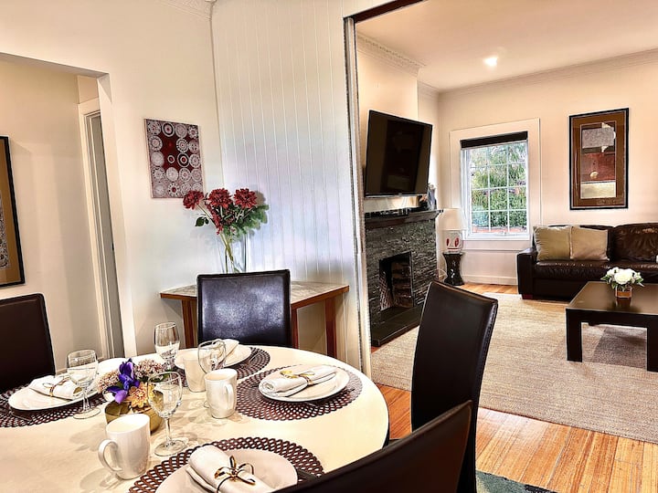 Luxury & Grandeur With City View Balcony, Parking! - Ivanhoe