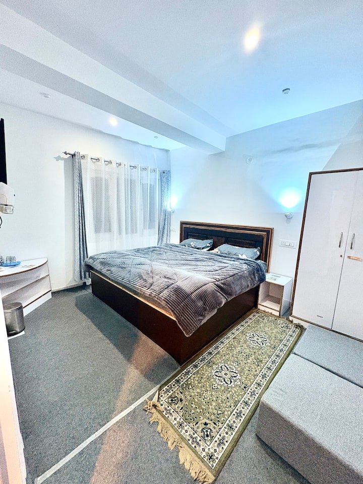 Cozy Workstation Near Mall Road (Walkable) - Shimla