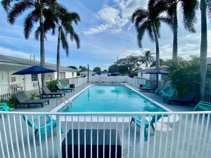 South Florida Studio W/kitchenette - North Miami Beach, FL