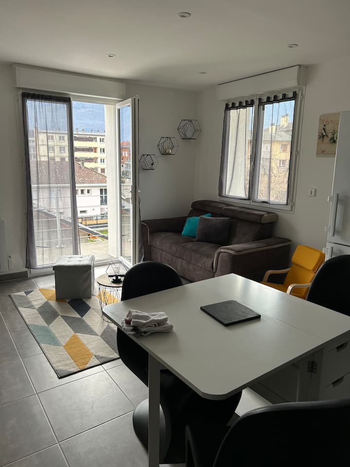 Appartement Cosy Avec 1 Place De Parking Privée - Albertville