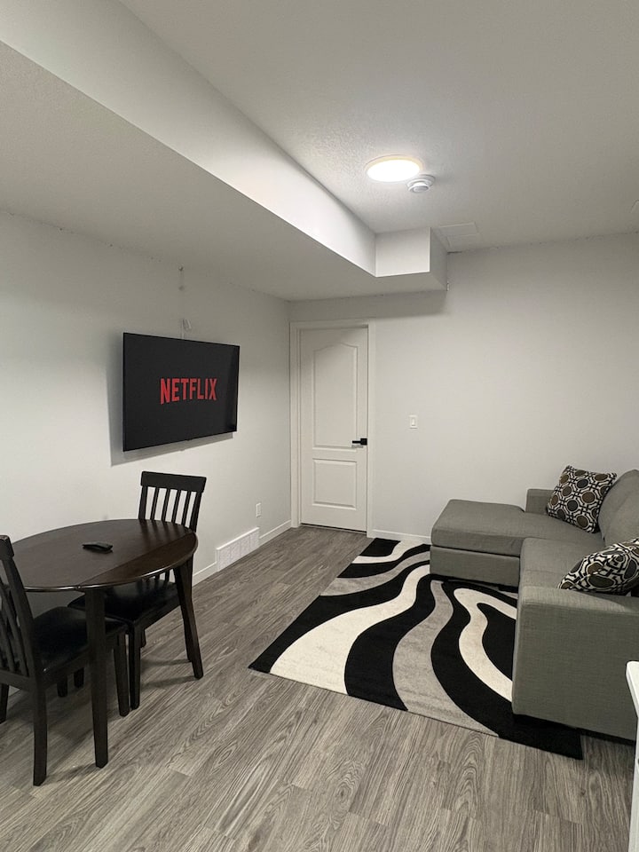 Basement Suite In Se Calgary - Calgary