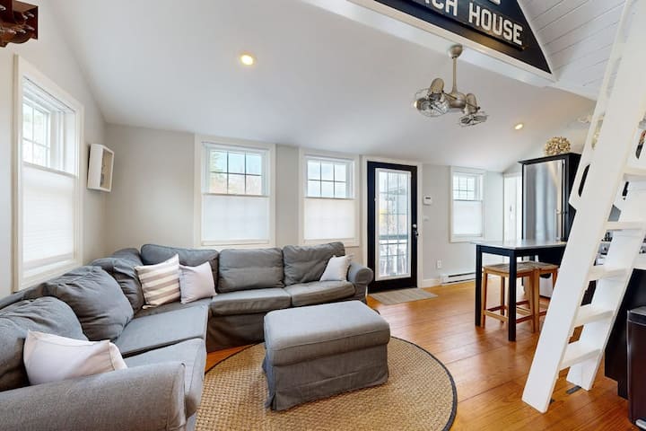 Charming Cottage By The Sea! - Mashpee, MA