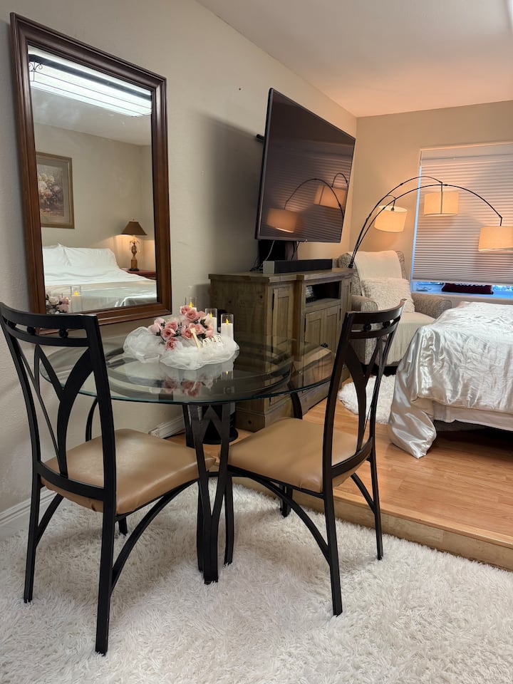 Brickey Cozy Studio 
10min Microsoft & Marymoor - Woodinville