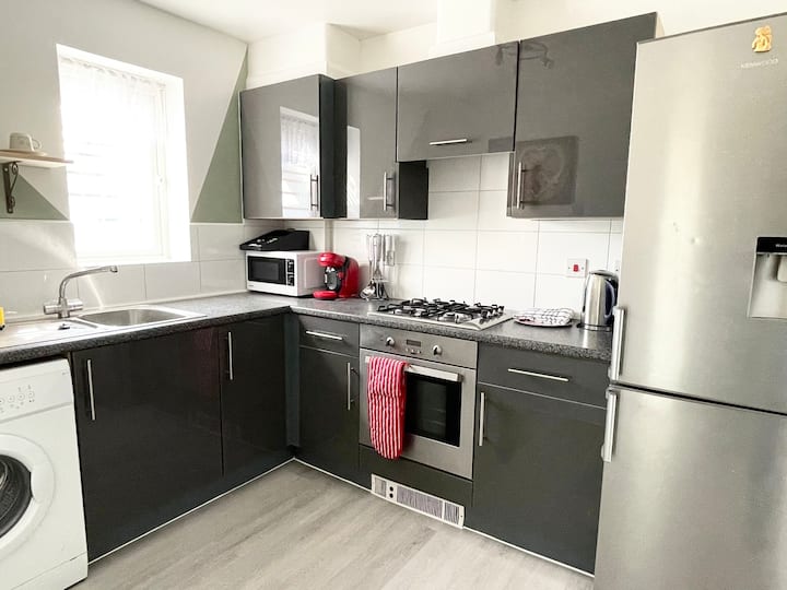 Crescent 2 Beds Apartment - Ilford