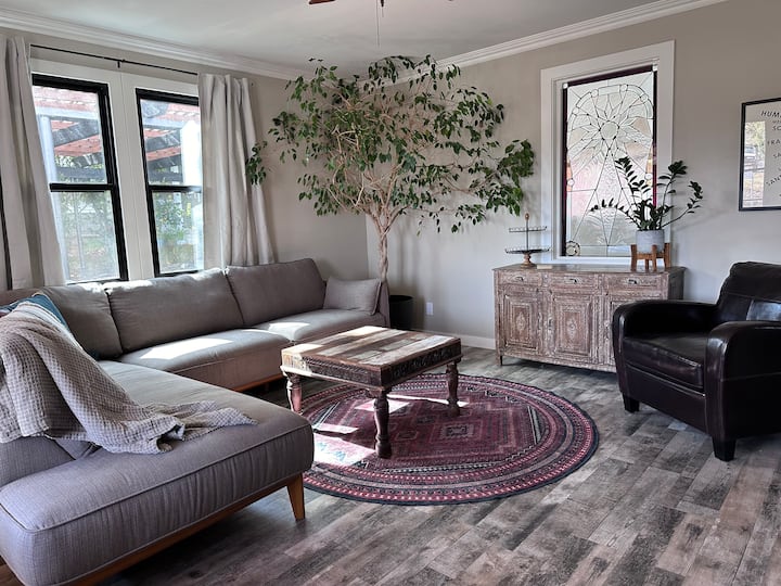 Modern Victorian Charm
Centrally Located - Sutter Creek, CA