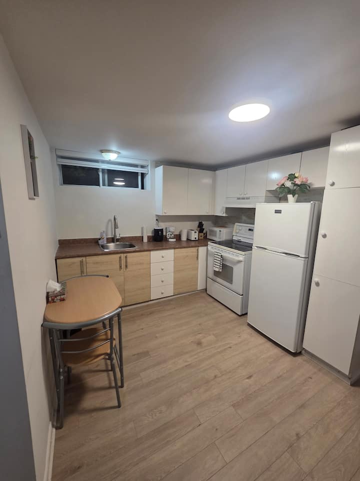 Entire Place: Appartment Fully Furnished-a - Laval