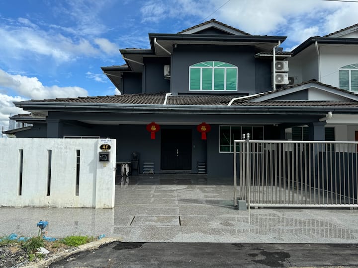 Home 2828 Stay J4 - 2 S.single (Sharing Bathroom) - Sibu