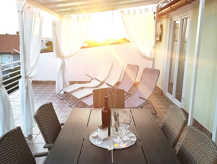 House Maria - Walk To Beach, Restaurants & Bars - Bibinje