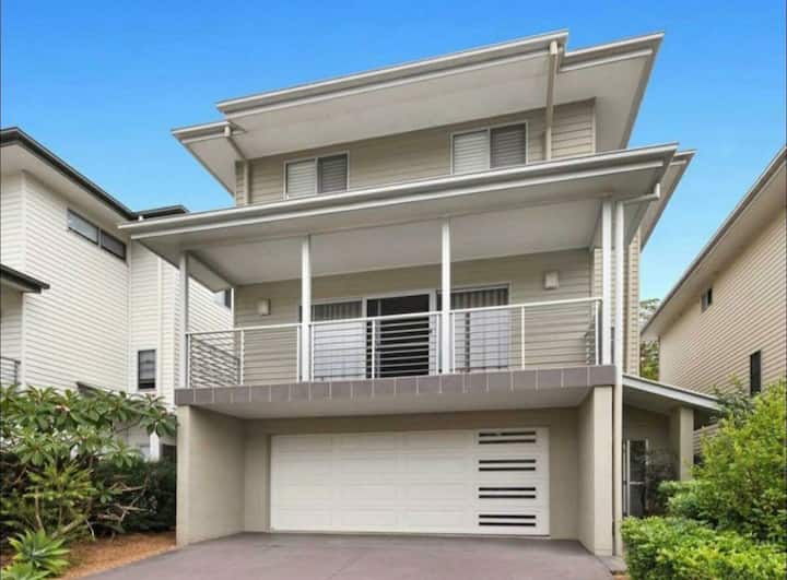 A Fab, Modern, Coastal Home For Your Stay In Byron - Byron Bay