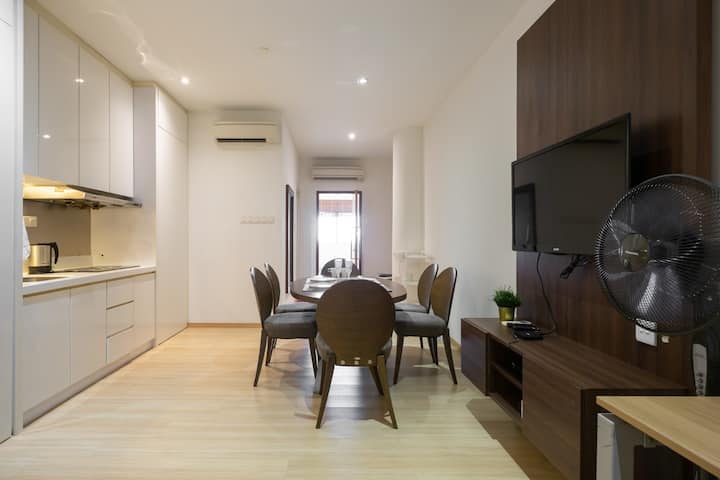 Seaview Suite @ 118 Island Plaza - George Town