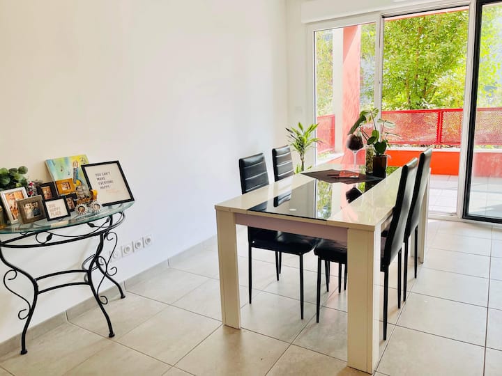 Room In Meyzieu - Meyzieu