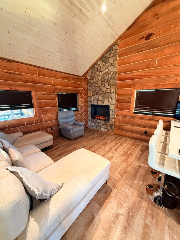 Grand Canyon Cozy Log Home W/hot Tub & Bbq - Arizona