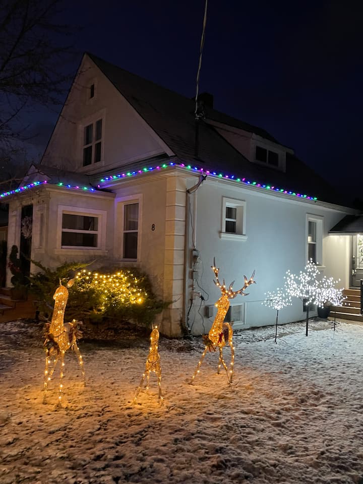 Cute And Cozy House - Orillia