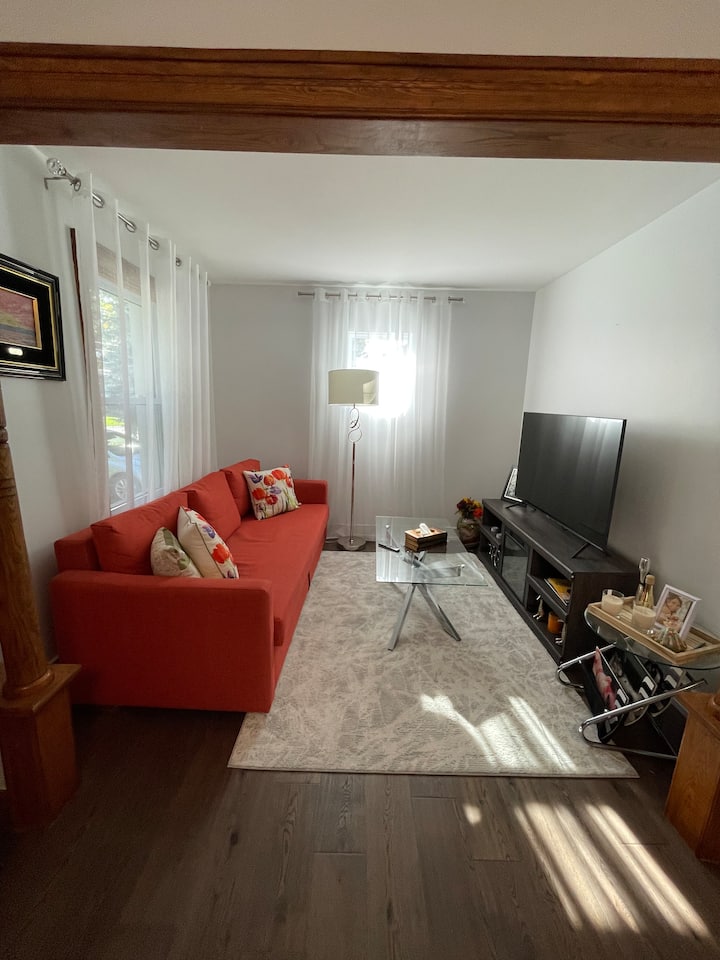 Cute And Cozy House - Orillia