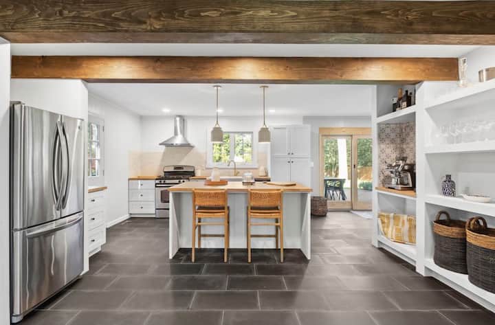 New Renovated Family Friendly Home In East Hampton - Sag Harbor, NY