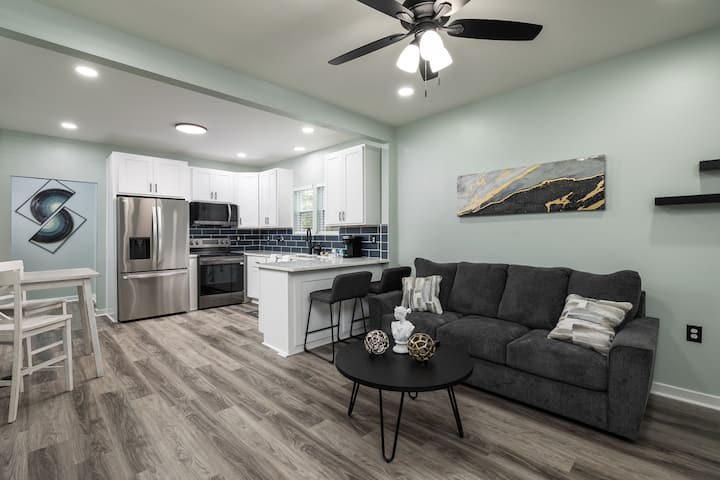 349 Monmouth House 6 Min To Downtown | 10 To Wf - Winston-Salem, NC