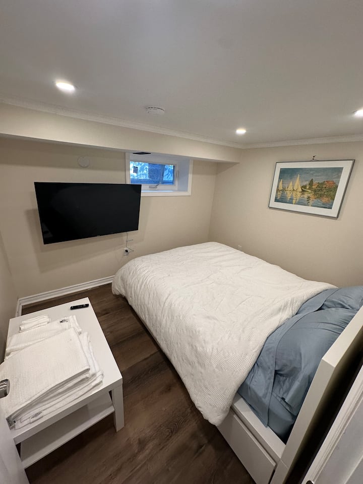 Newly Renovated Apartment - Toronto