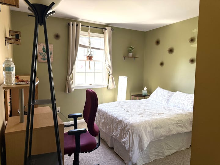 Comfy Stay With Private Bath - Herndon, VA