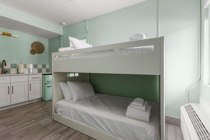 The Bunk Room | Sparkling Pool, Steps To The Beach - Clearwater Beach, FL
