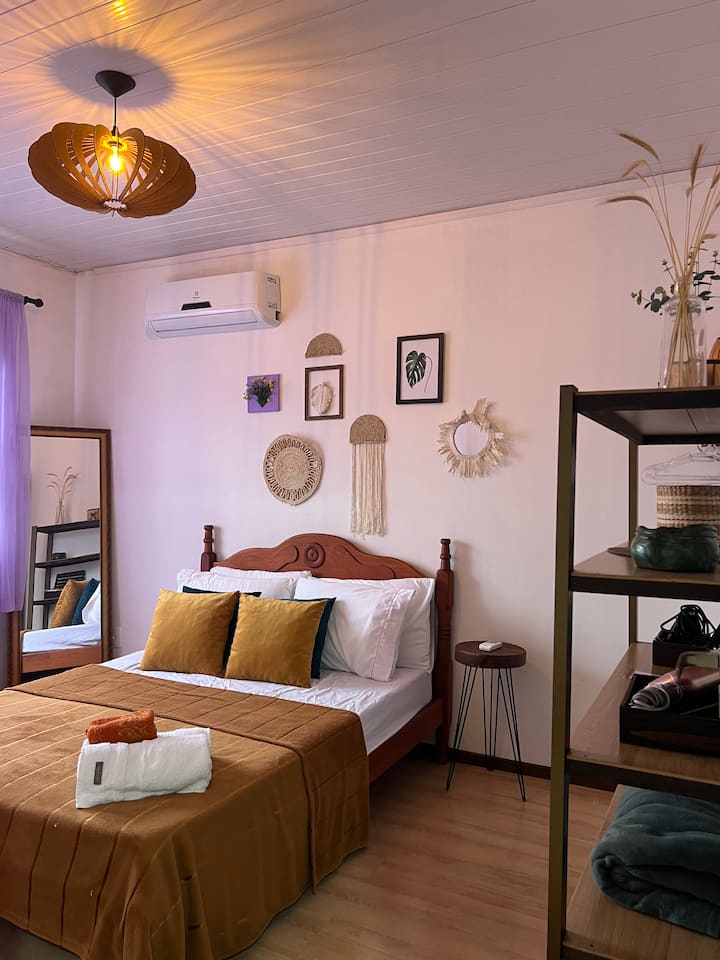 Casa Iririú · Casa Exclusiva No Terreno Com Jardi - Joinville, Brazil