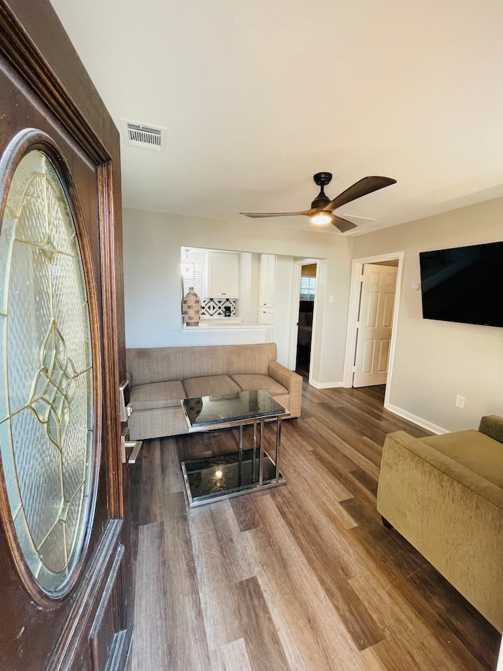 5 Bedroom Home, Houston Downtown - Houston, TX