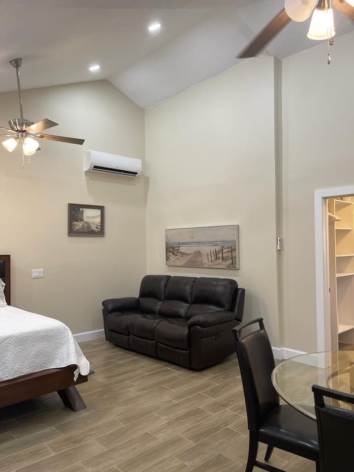 Independent Spacious Studio Apartment - Tampa, FL