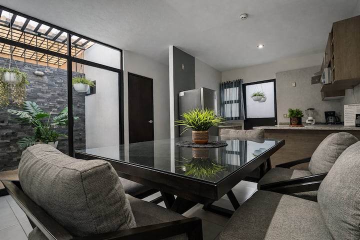 Casa Fraacc. Privado Con A/c Y Estac. A Mts Cusur. - Ciudad Guzmán