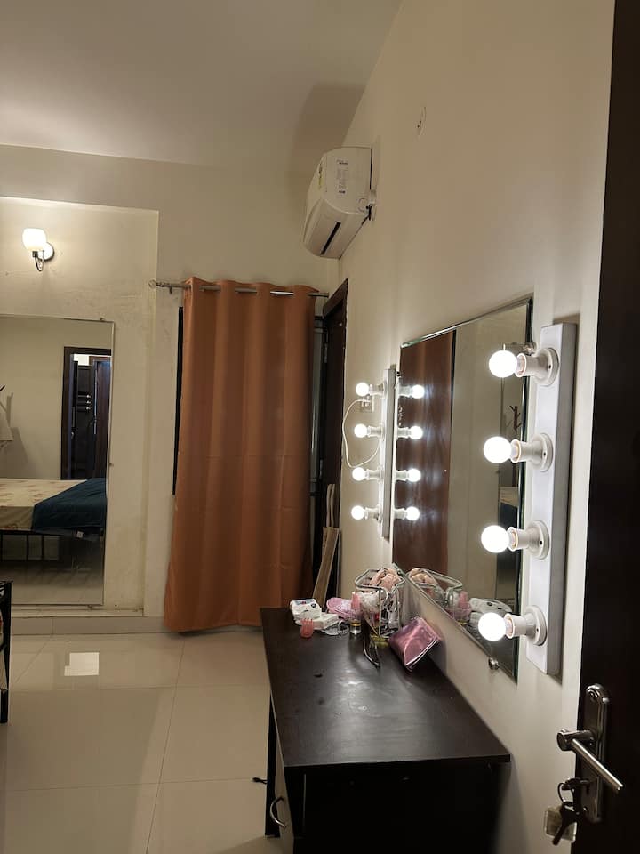 2bhk Ac Bhopal Airport Couples Iiser Nift (Gold) - Bhopal