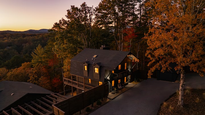 4 Bedrooms + Loft, 4.5 Baths, 10 Beds, Sleeps 14 - Ellijay, GA