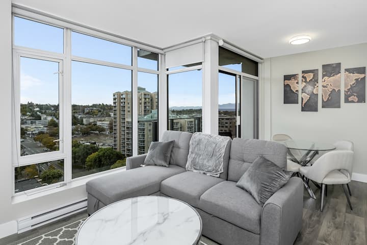 Modern High-rise Downtown 1 Bdrm With A View - B - Saanich