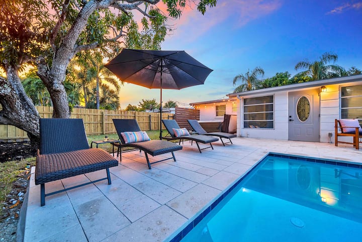 Coastal Retreat 2 Miles To Beach| Heated Pool+spa - Naples, FL