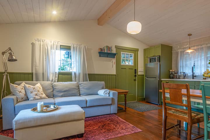 Cozy Cabin Retreat - Galiano Island