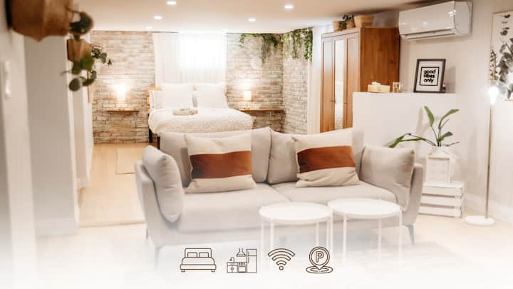 Open-concept Boho Stay | Warm, Minimal, Relaxing - Belleville, Canada