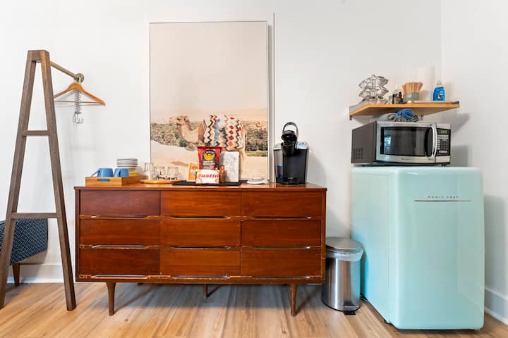 East Austin Studio W Patio - So Walkable! - Austin, TX