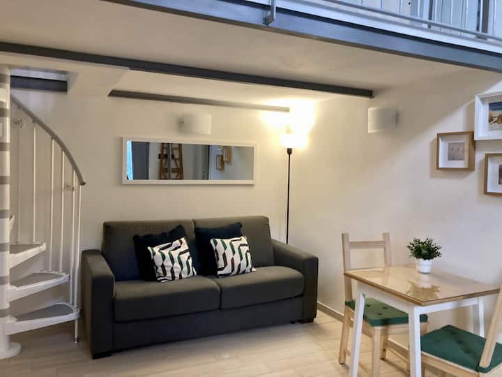 Moni Historic Center Int-apartment - 나폴리
