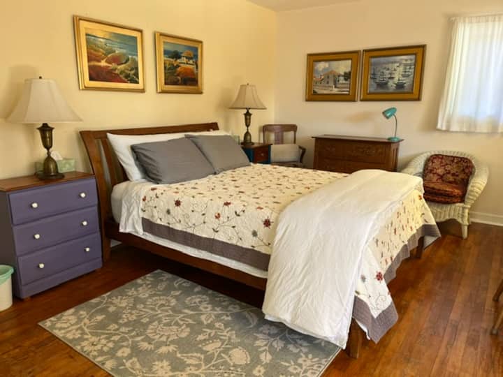 Cozy Clementine Cottage - Monterey, CA