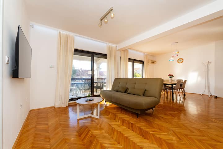 Spacious Terrace Apartment - Biograd na Moru