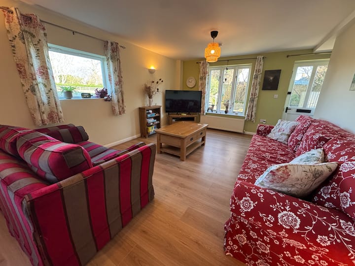Spacious Cotswold Retreat With Open Views - Bibury