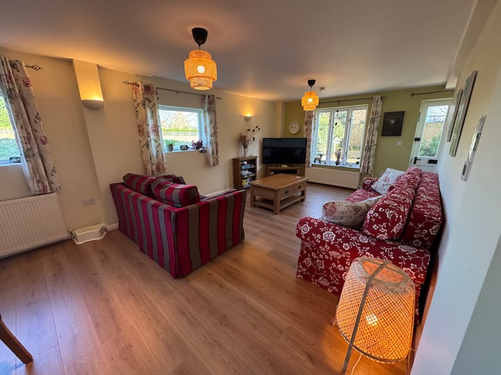 Spacious Cotswold Retreat With Open Views - Bibury