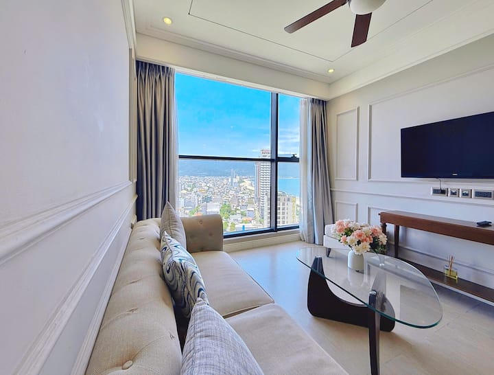 Luxury Apt Opposite Mỹ Khê Beach - Da Nang