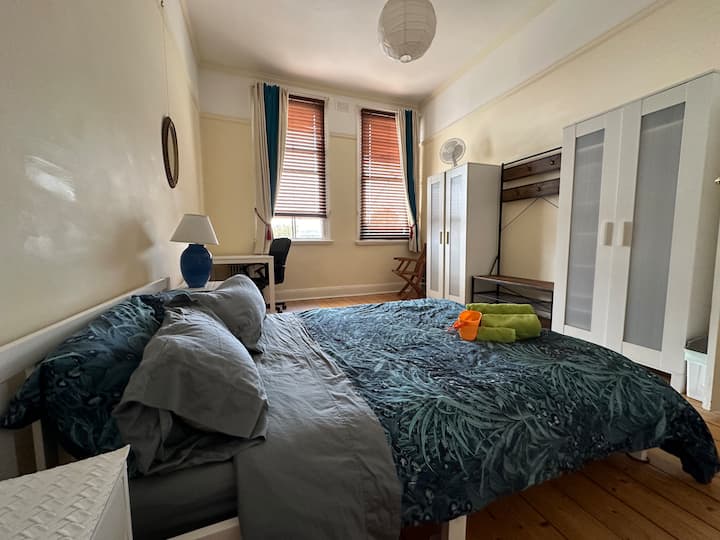 Make Mine A Double (1r/1-4pp*) - Australia